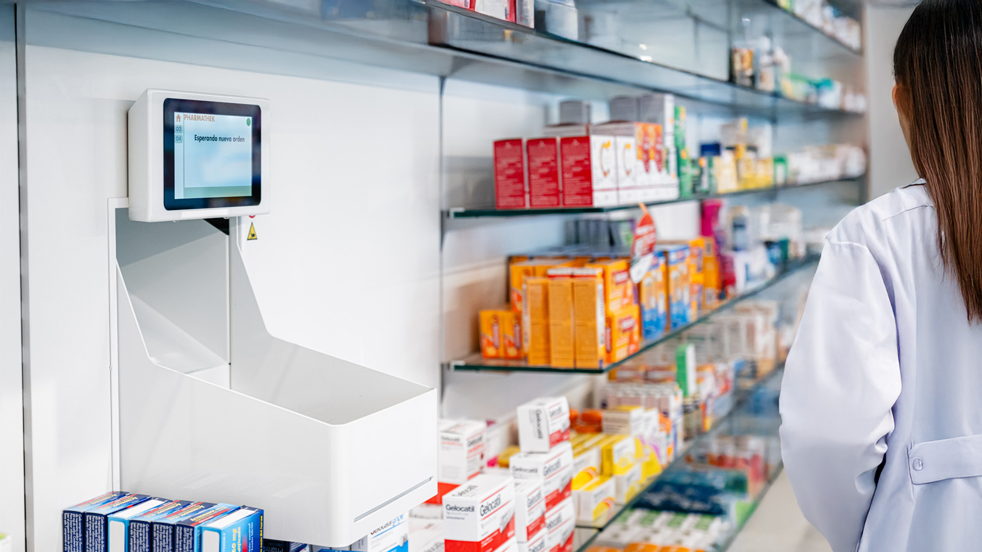 Connected Exit: the smart pharmacy pick-up point with display